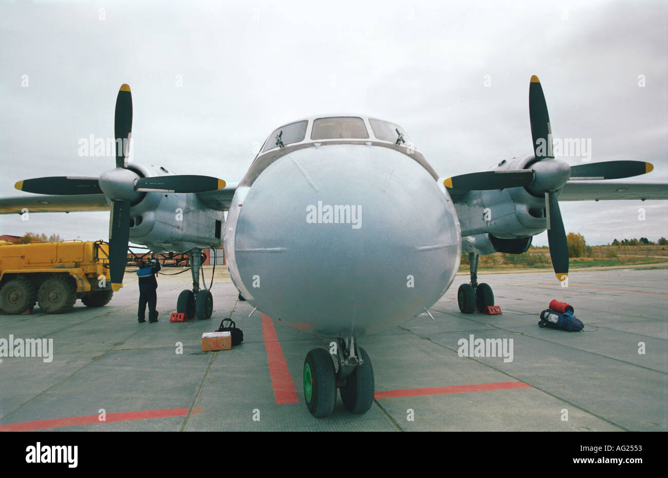 Small passenger propeller plane hi-res stock photography and images - Alamy