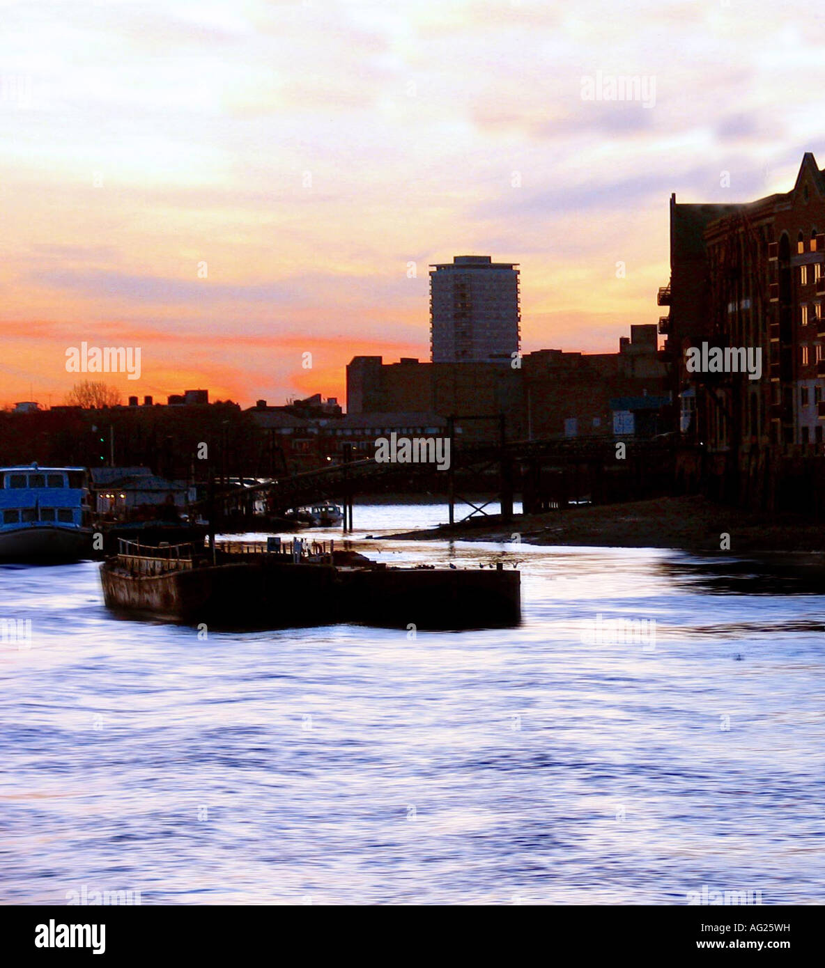 Dusk on The River Thames by Wapping Stock Photo - Alamy
