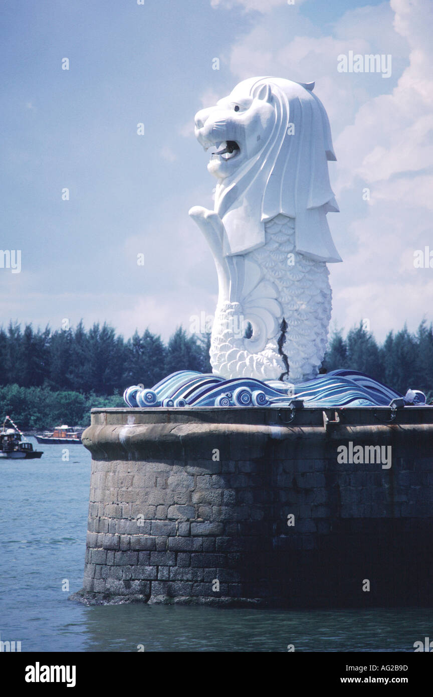 Merlion mouth singapore river hi-res stock photography and images - Alamy