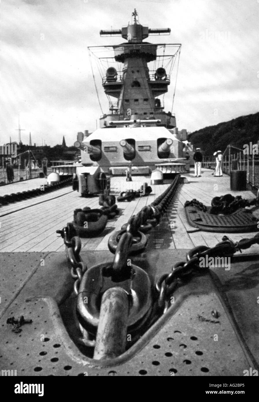 Armoured turret warship Black and White Stock Photos & Images - Alamy