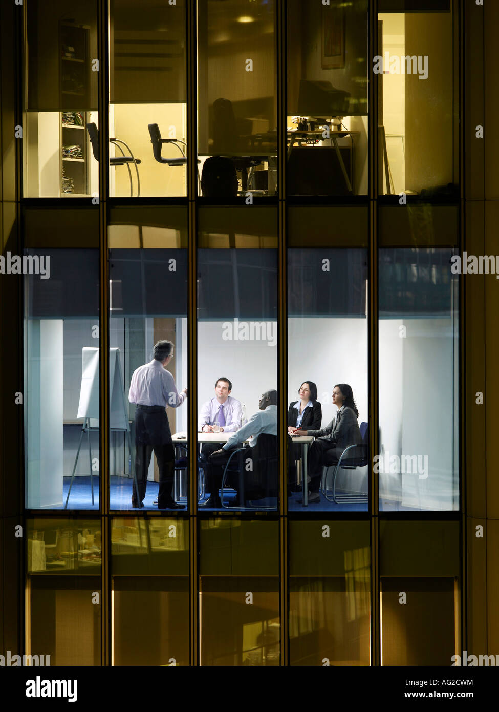 Office building meeting outside night hi-res stock photography and ...