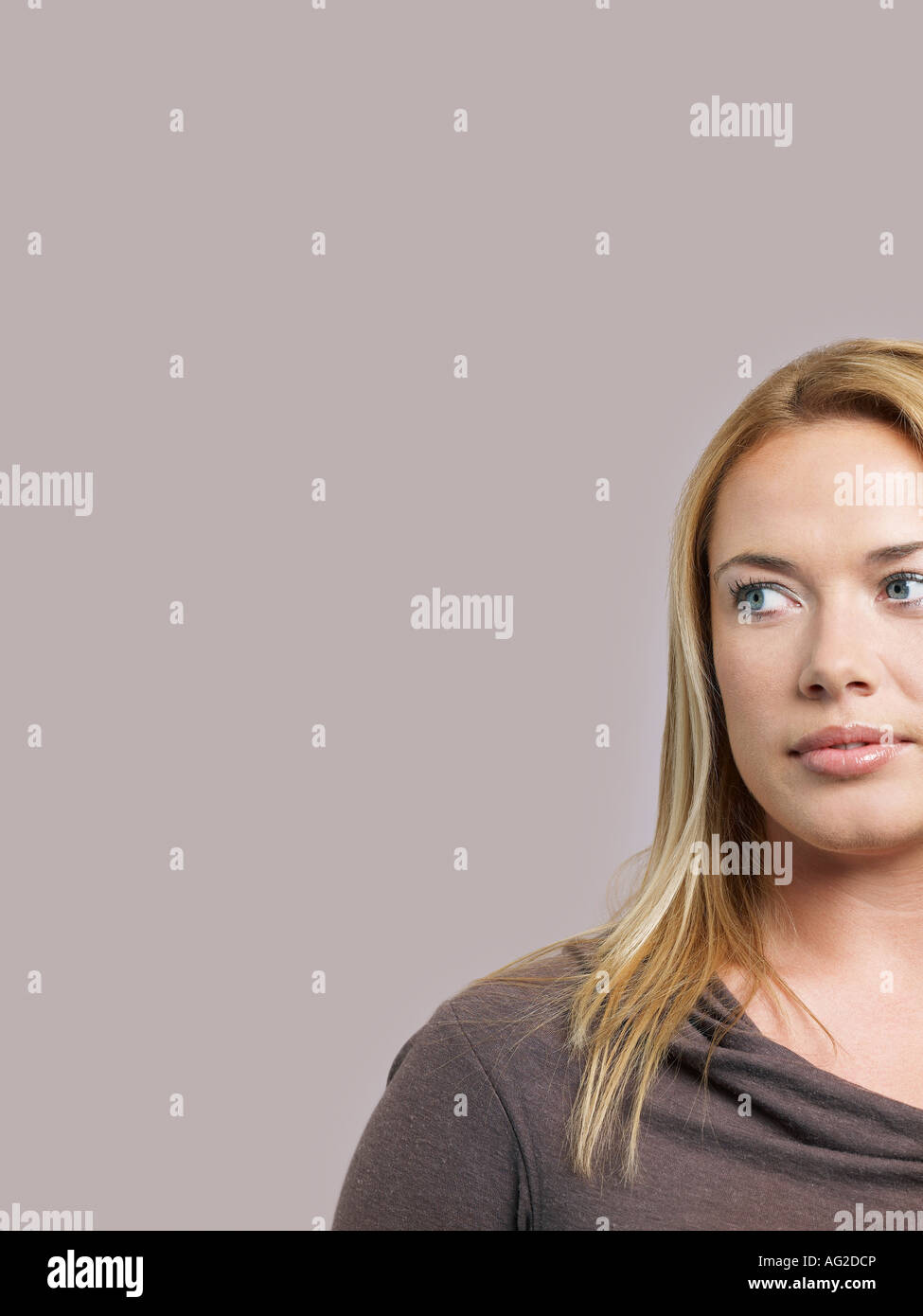 Mid adult woman looking to side Stock Photo - Alamy