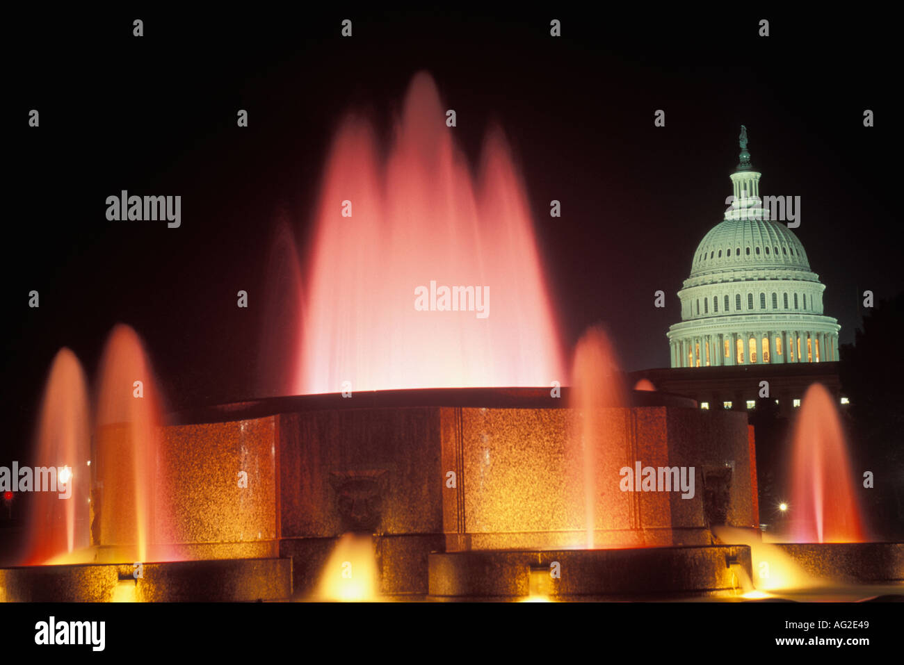 USA Washington D C U S Capitol Building fountain in fg Stock Photo - Alamy