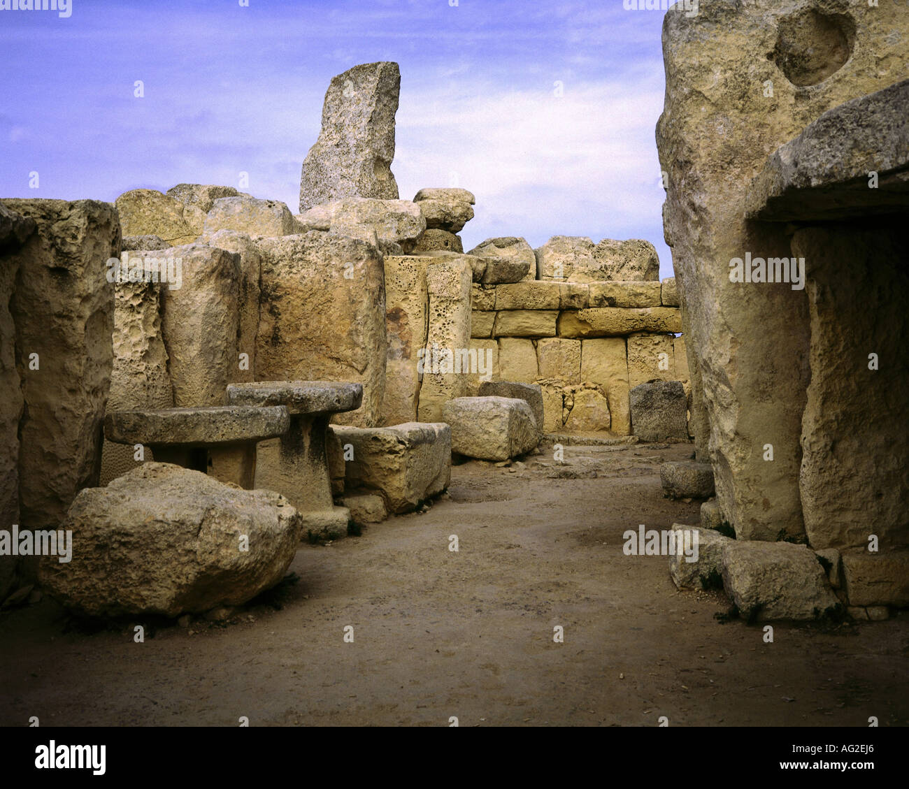 travel /geography, Malta, buildings, Hagar Qim temple, central apse ...