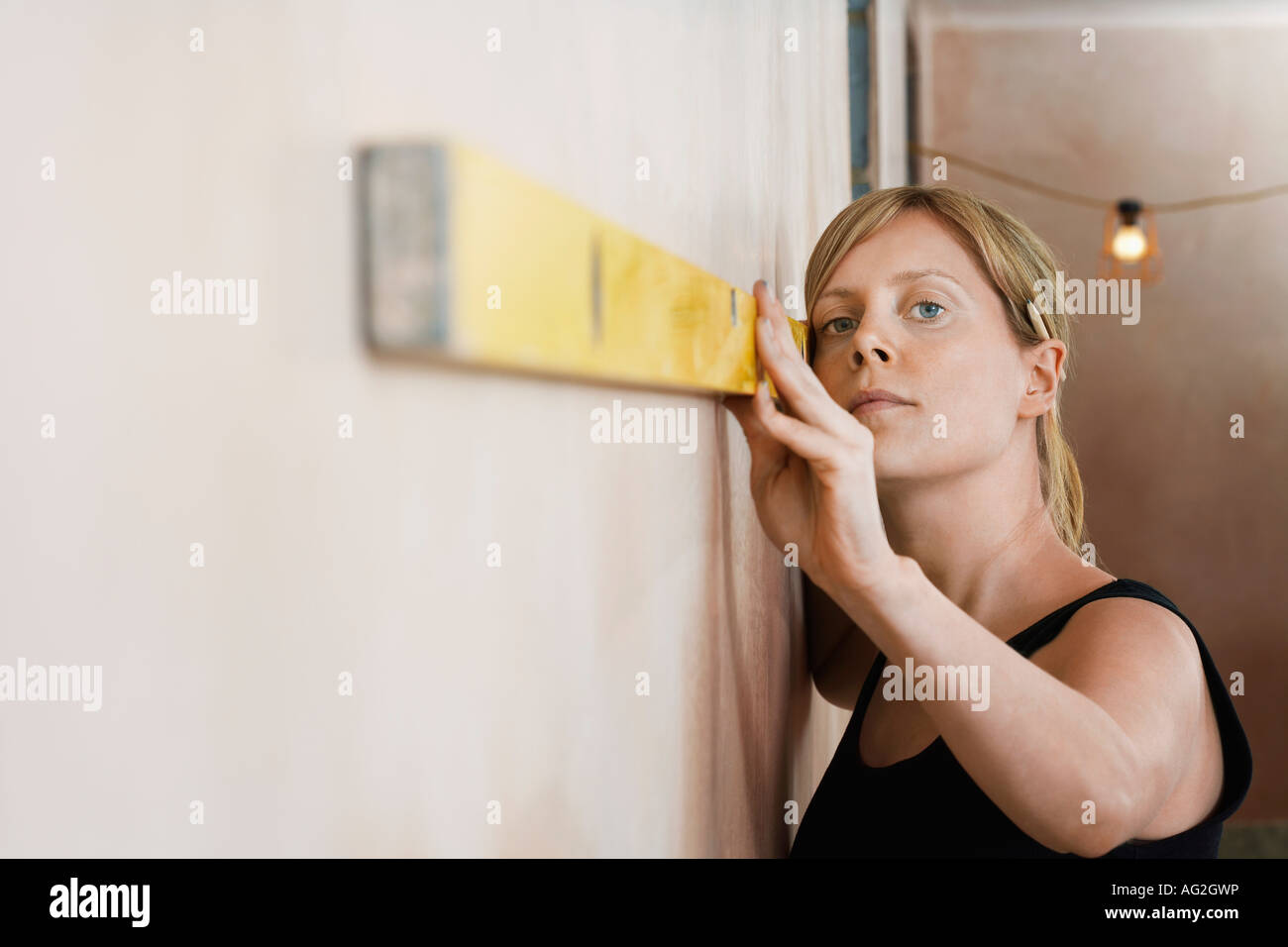 Woman using spirit level Stock Photo - Alamy