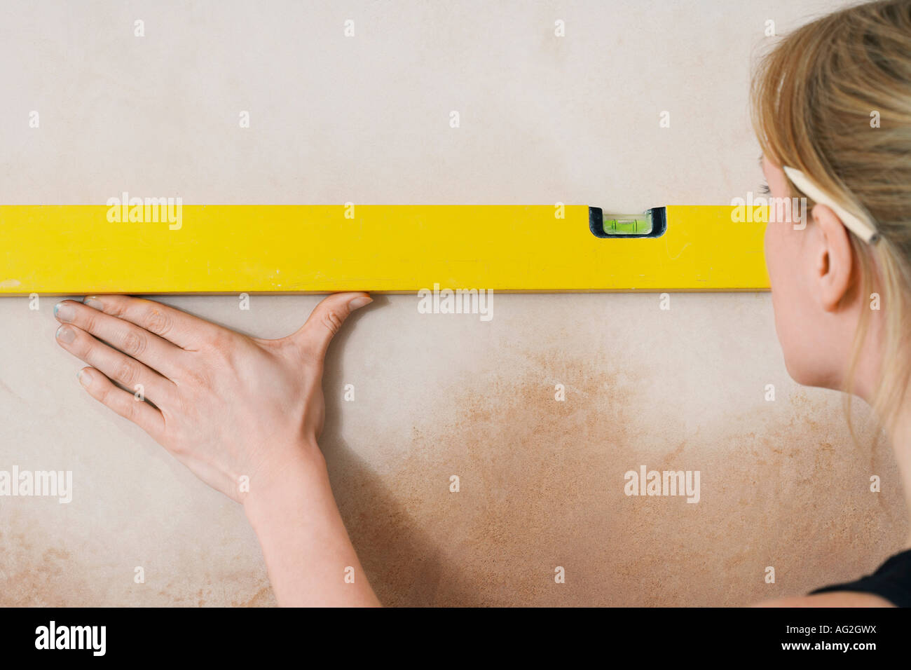 Woman using spirit level, close-up Stock Photo - Alamy