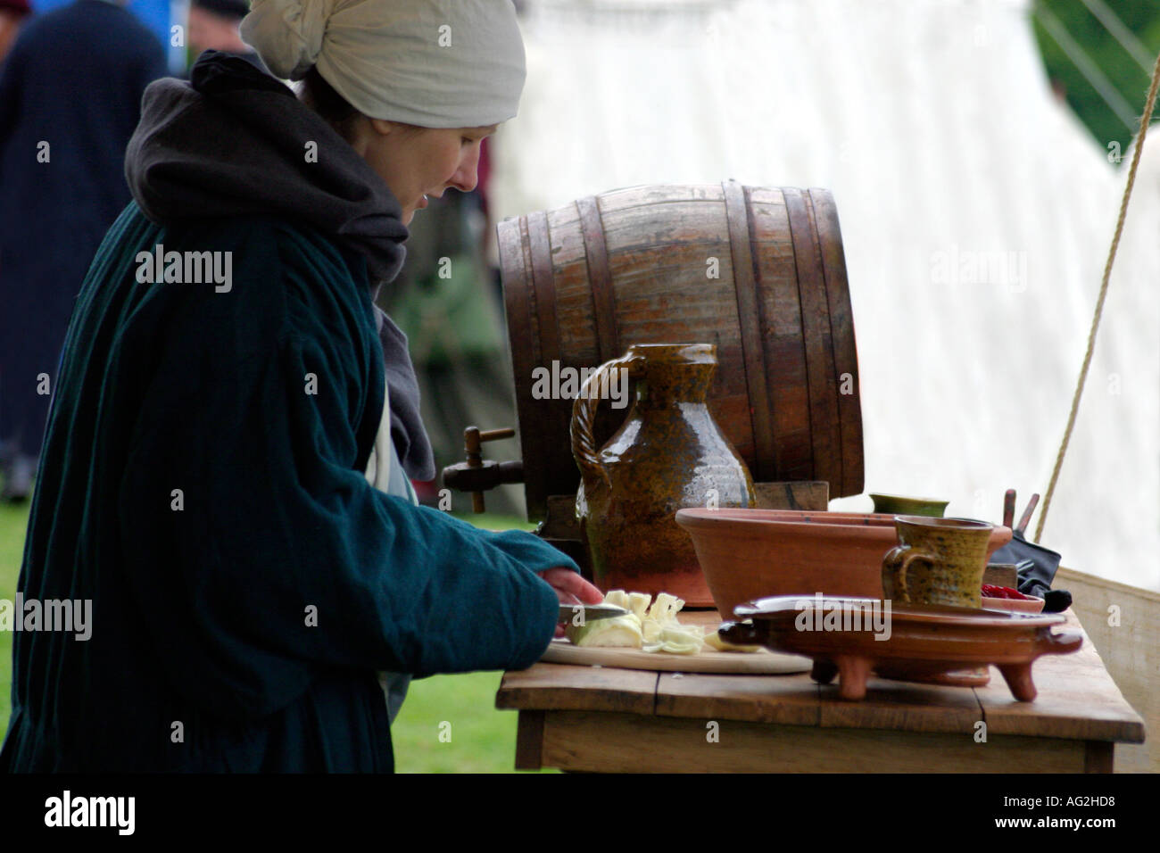 Medieval woman hi-res stock photography and images - Alamy