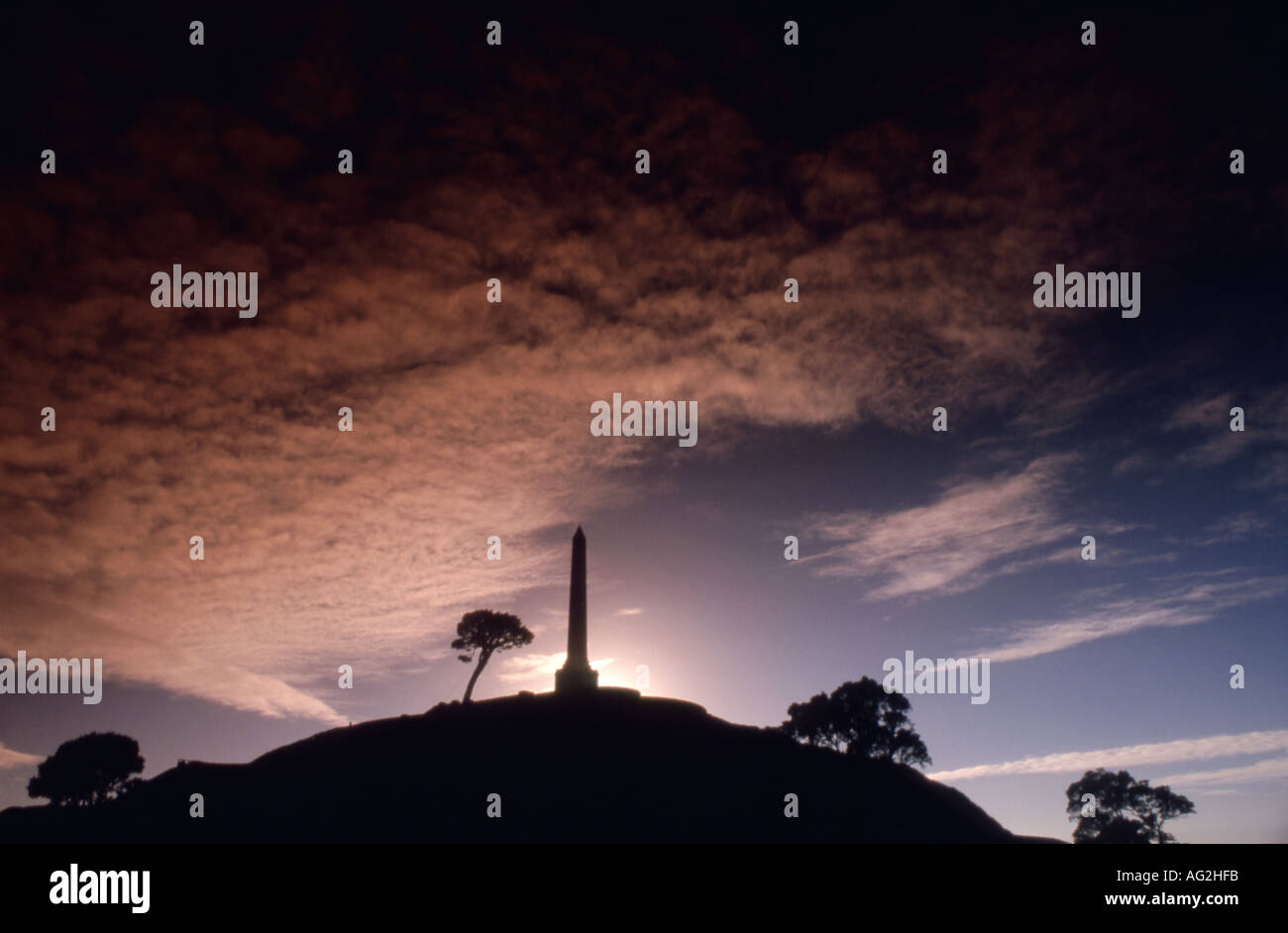 The iconic One Tree Hill prior to loss of tree in 2003 Auckland City ...