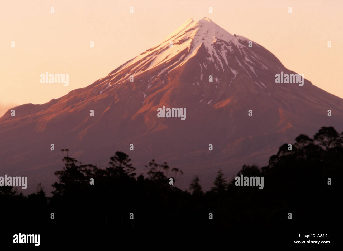 Snow capped peak of Mount Taranaki Egmont Taranaki North Island New ...
