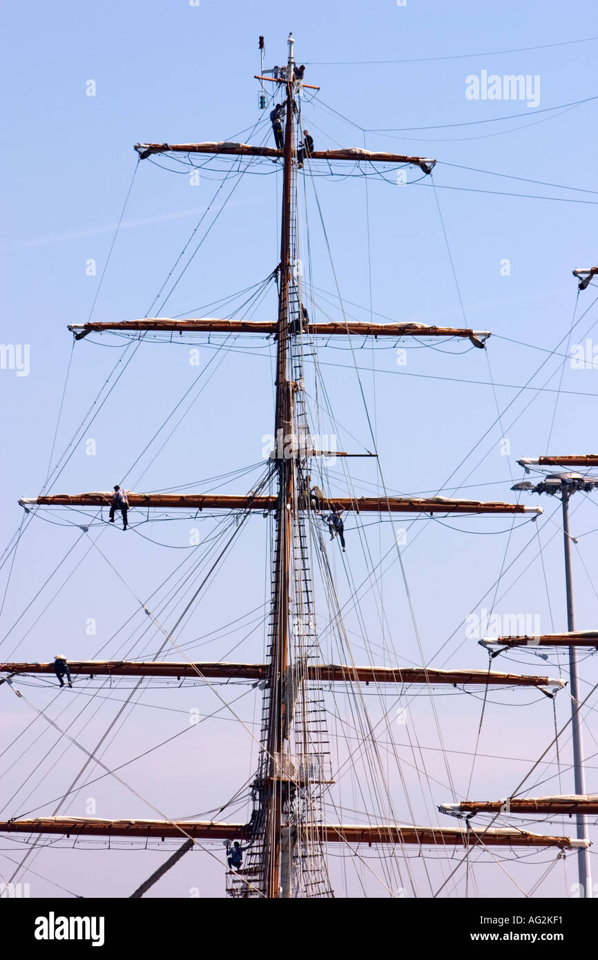 Man sails rigging sailing ship sail hi-res stock photography and images ...