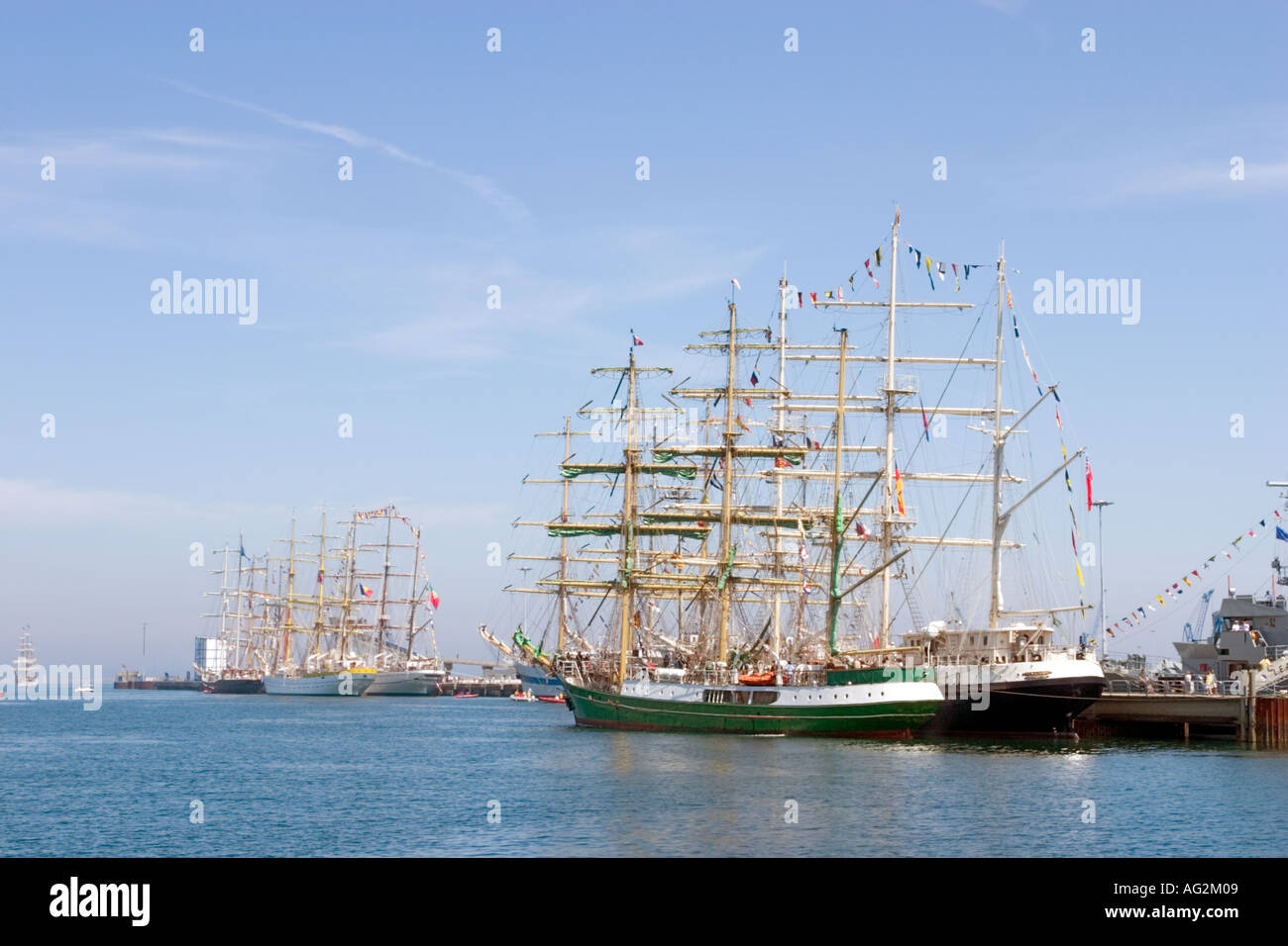 Hms tenacious hi-res stock photography and images - Alamy