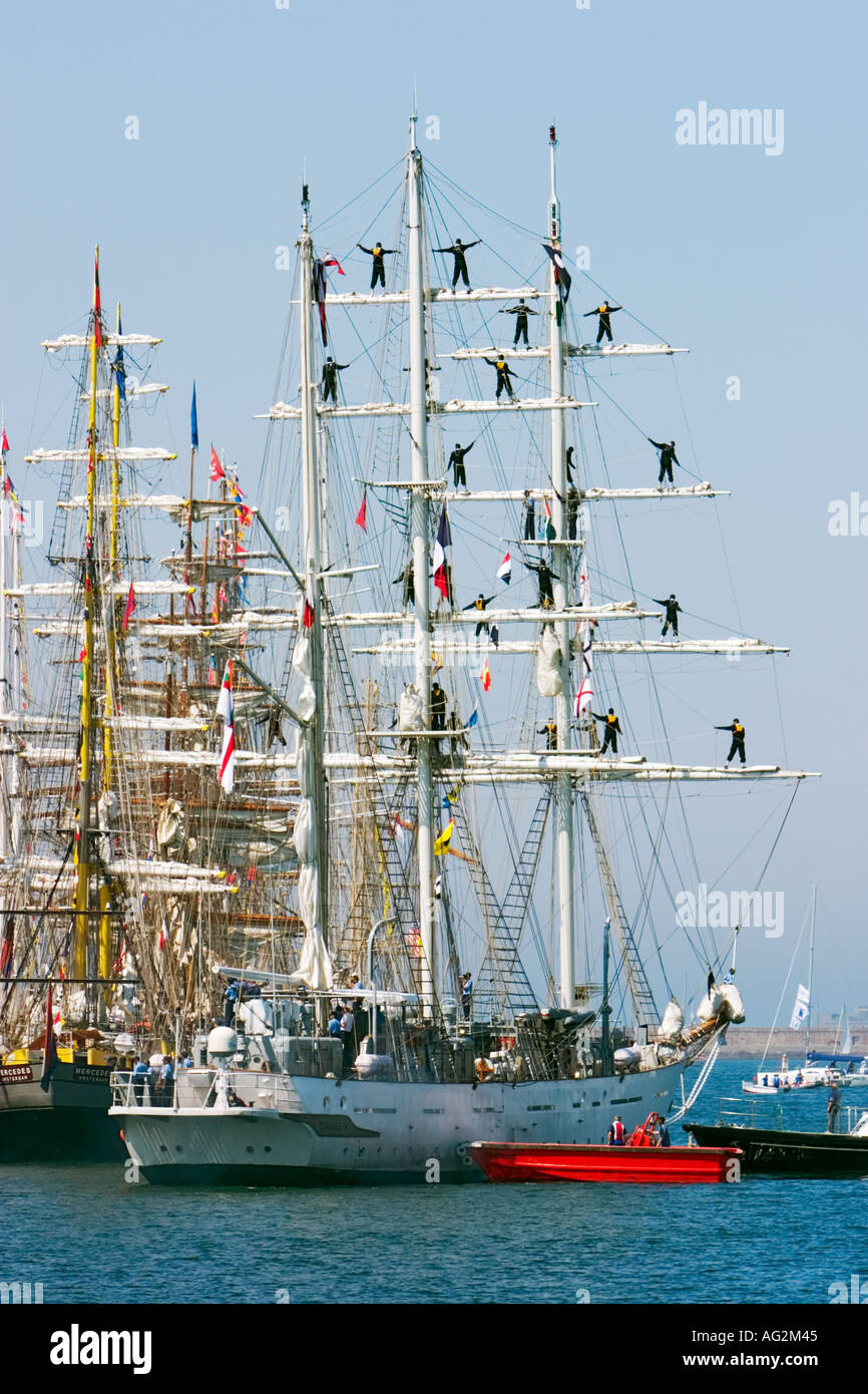 Indian Navy training ship Tarangini approaches Cherbourg Cherborg ...