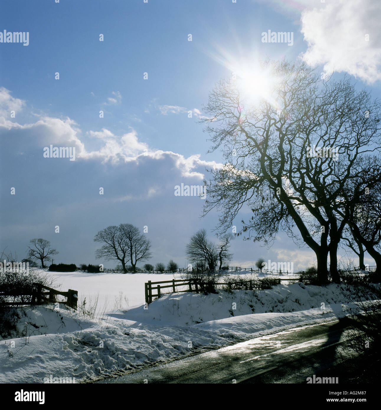 Snow covered landscapes in hi-res stock photography and images - Alamy