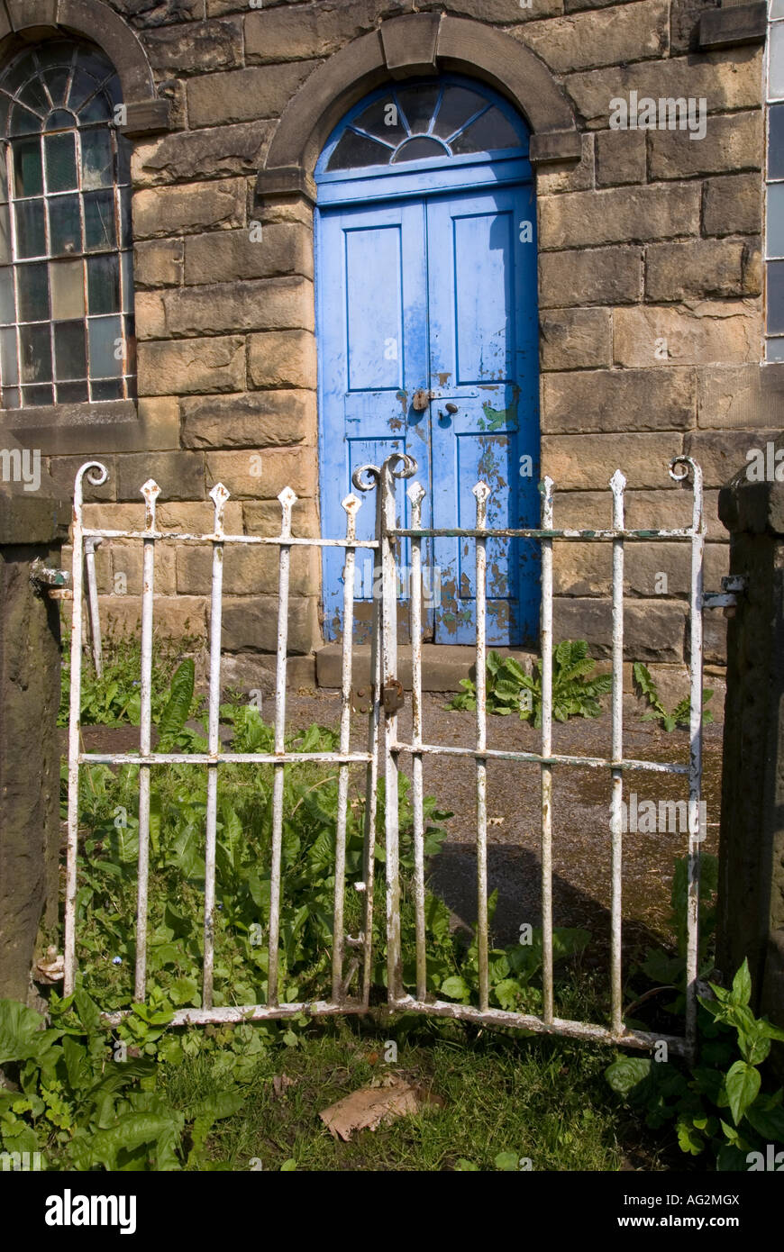 old disused methodist chapel in crich village derbyshire Stock Photo - Alamy