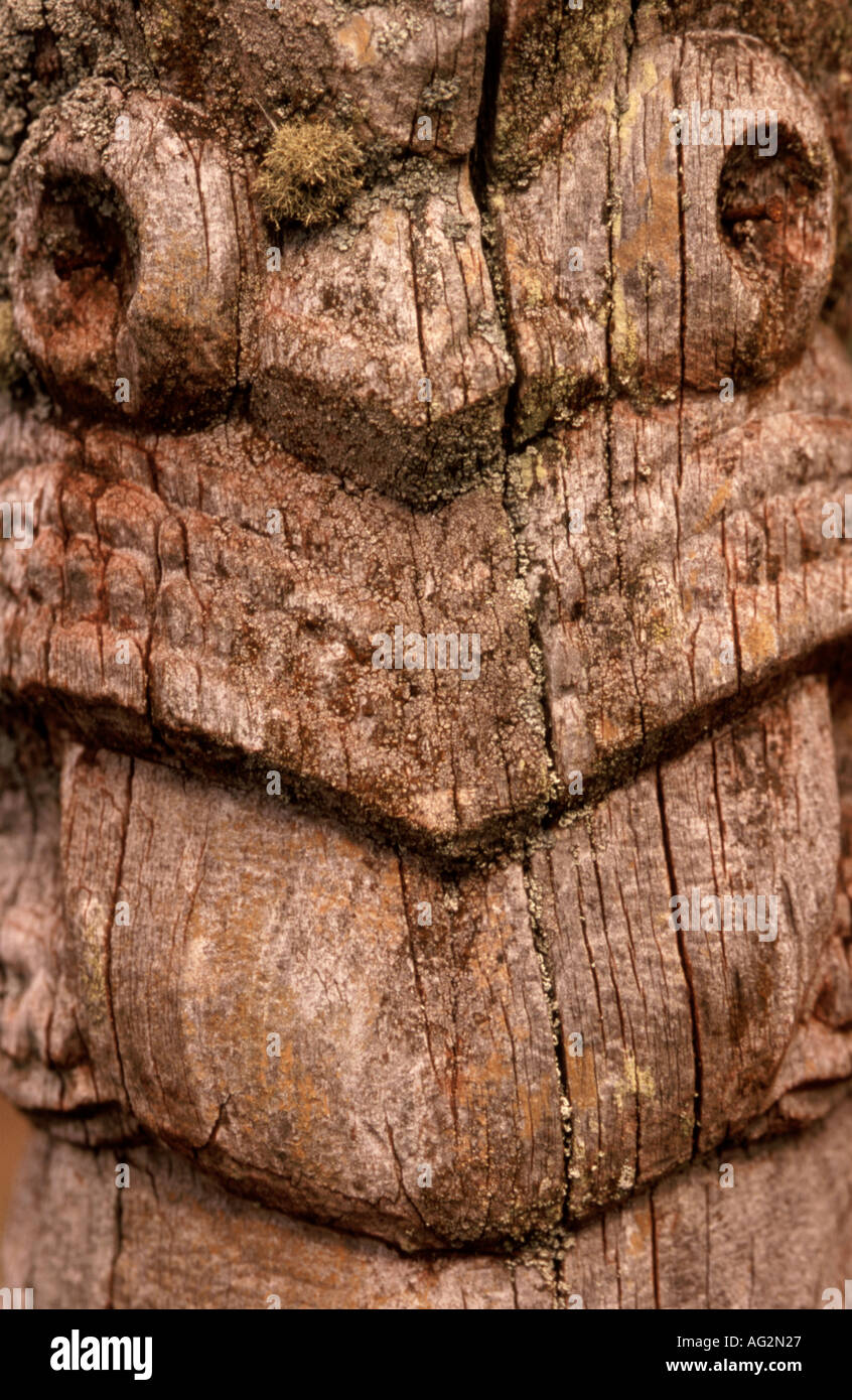 Traditional maori carving showing face hi-res stock photography and ...