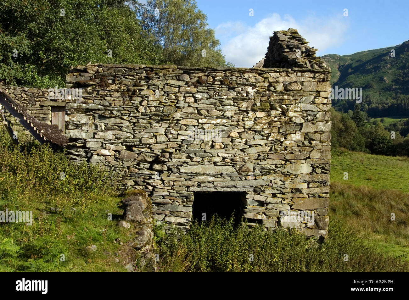 old lakeland stone barn at rydal water cumbria Stock Photo - Alamy