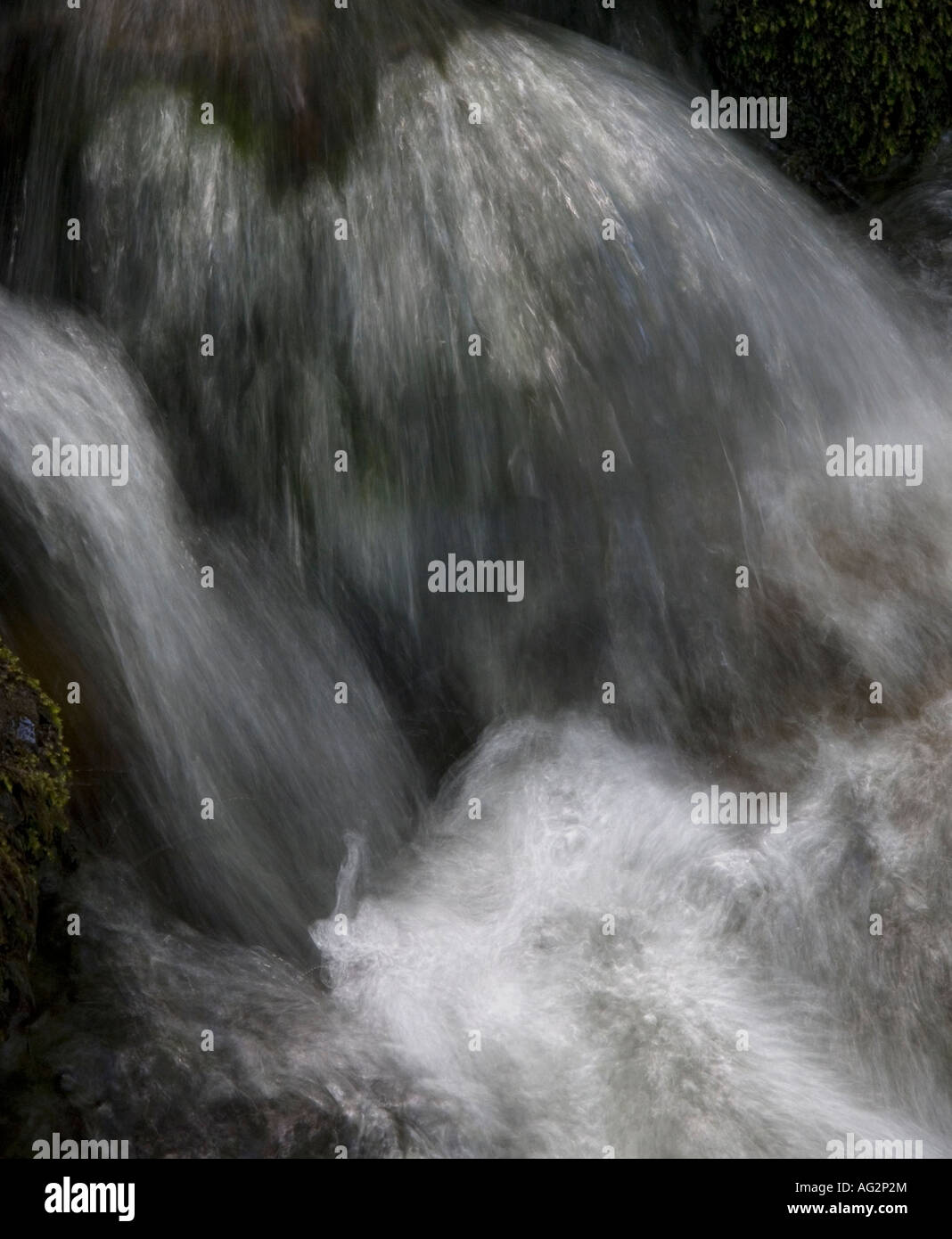 water flow in derbyshire stream Stock Photo - Alamy