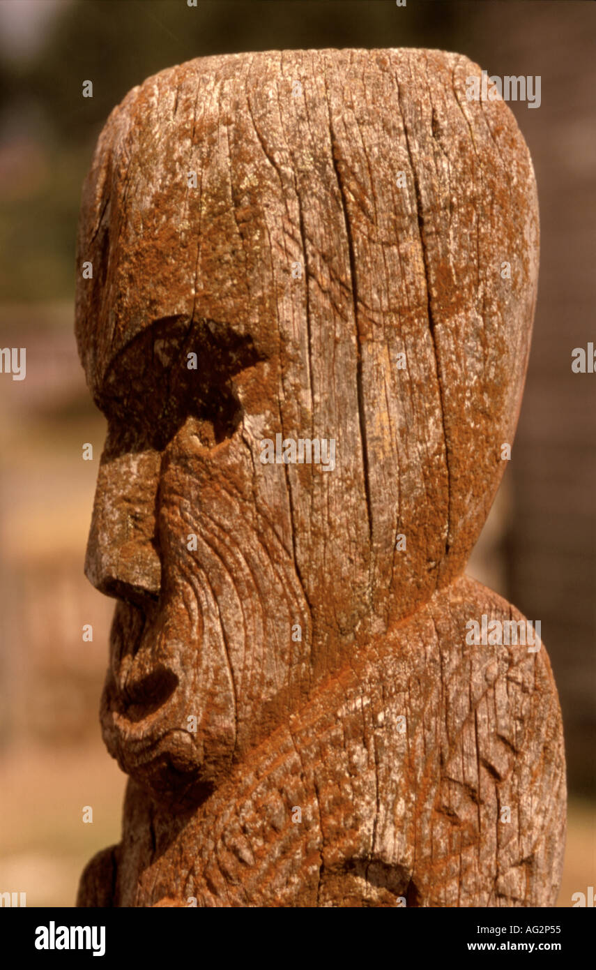 Maori moko wood face carving hi-res stock photography and images - Alamy