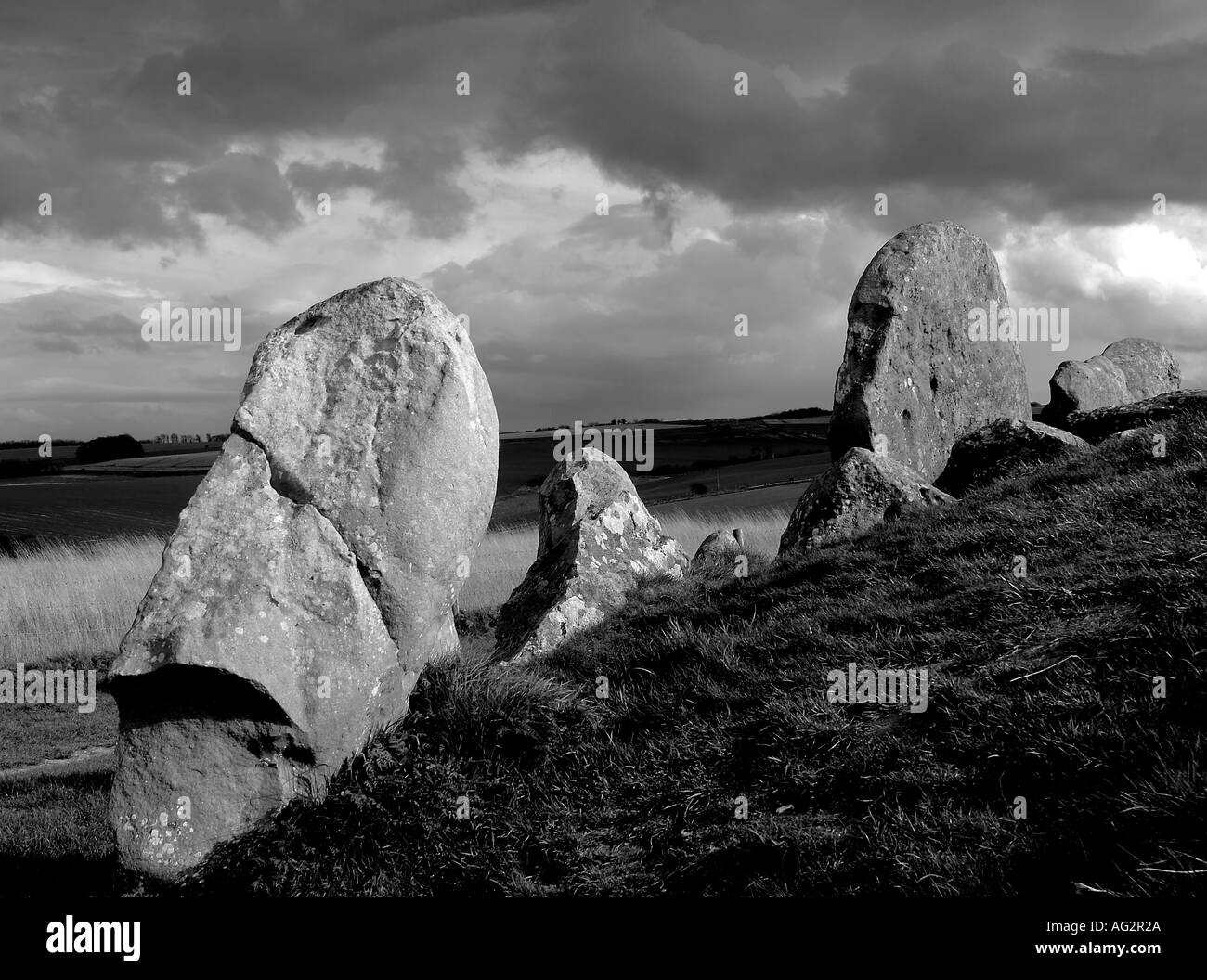 West Kennet Long Barrow Avebury Stock Photo - Alamy