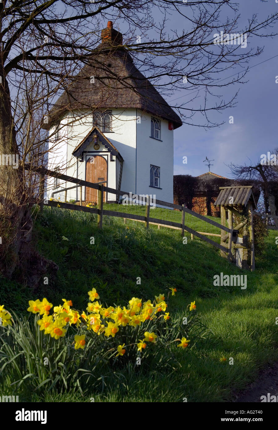Round thatched building hi-res stock photography and images - Alamy