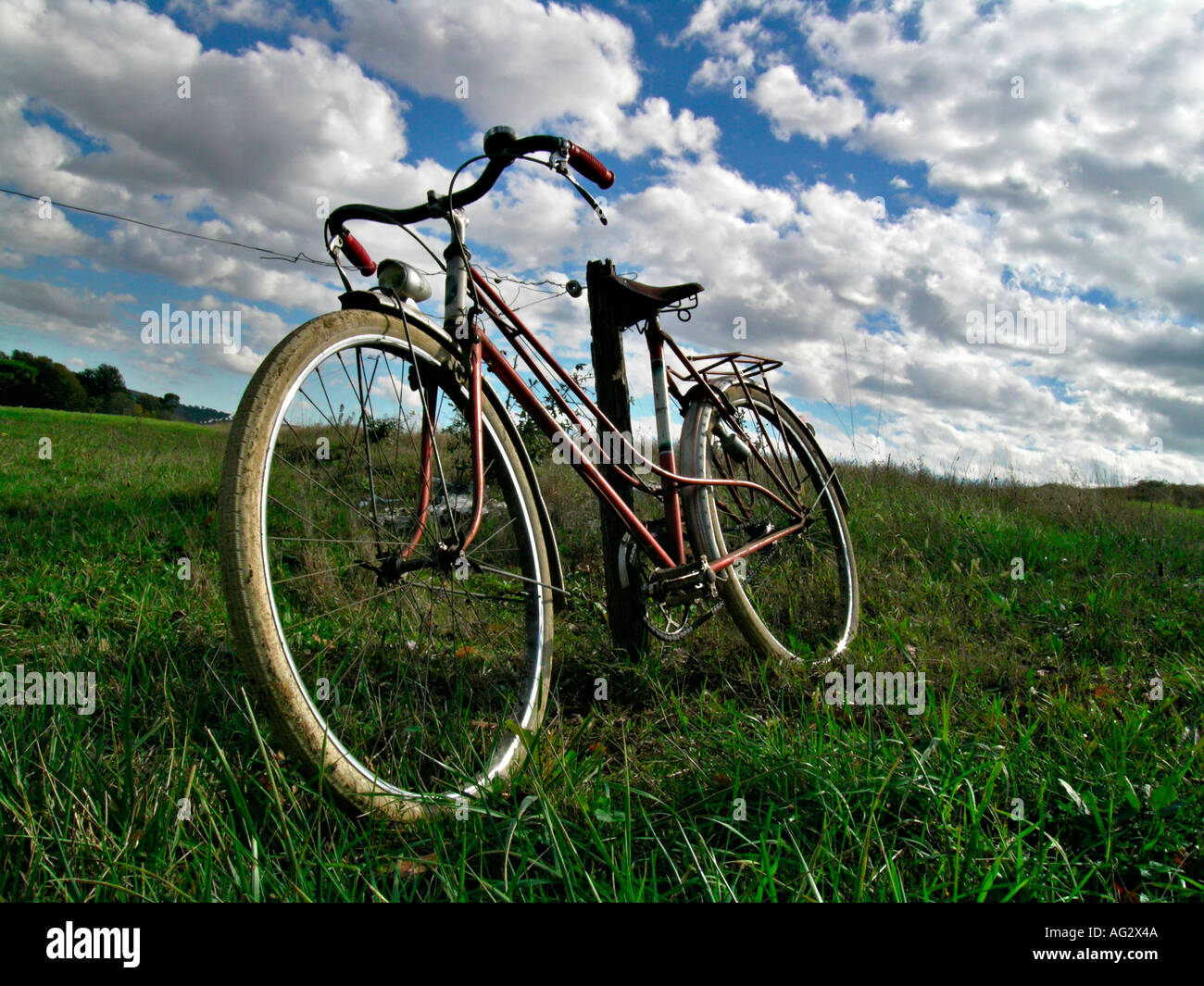 Old leaning fence post hi-res stock photography and images - Alamy