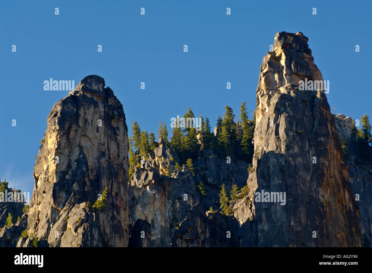 Cathedral Spires granite rock pinnacles on the rim of Yosemite Valley ...