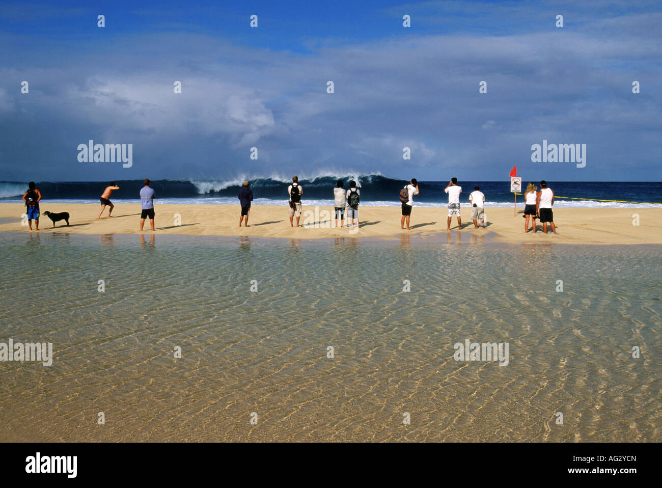 Spectators watching an event hi-res stock photography and images - Alamy