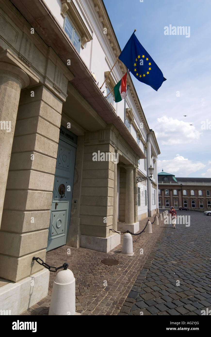 Office of the President of the Republic of Hungary Koztarsasagi Elnoki ...