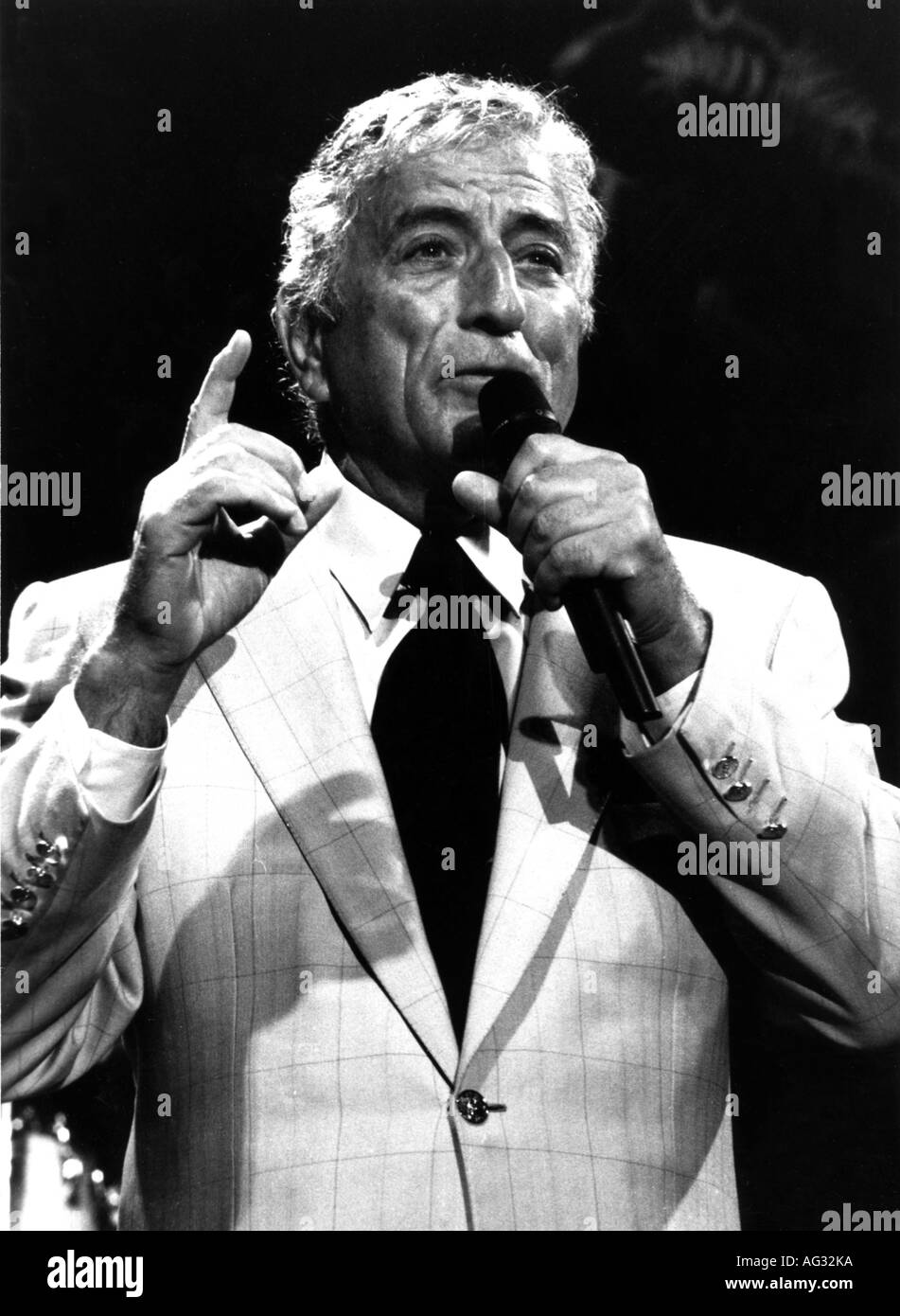 Tony bennett hi-res stock photography and images - Alamy