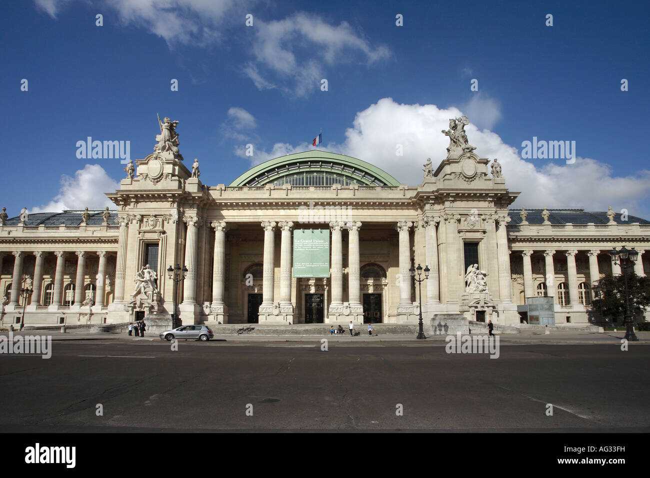 The grand palais paris hi-res stock photography and images - Alamy
