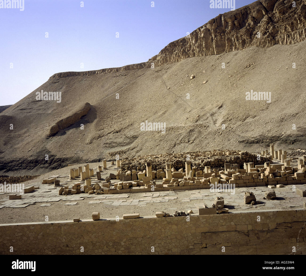 travel /geography, Egypt, Thebes, buildings, Mortuary temple of pharaoh ...