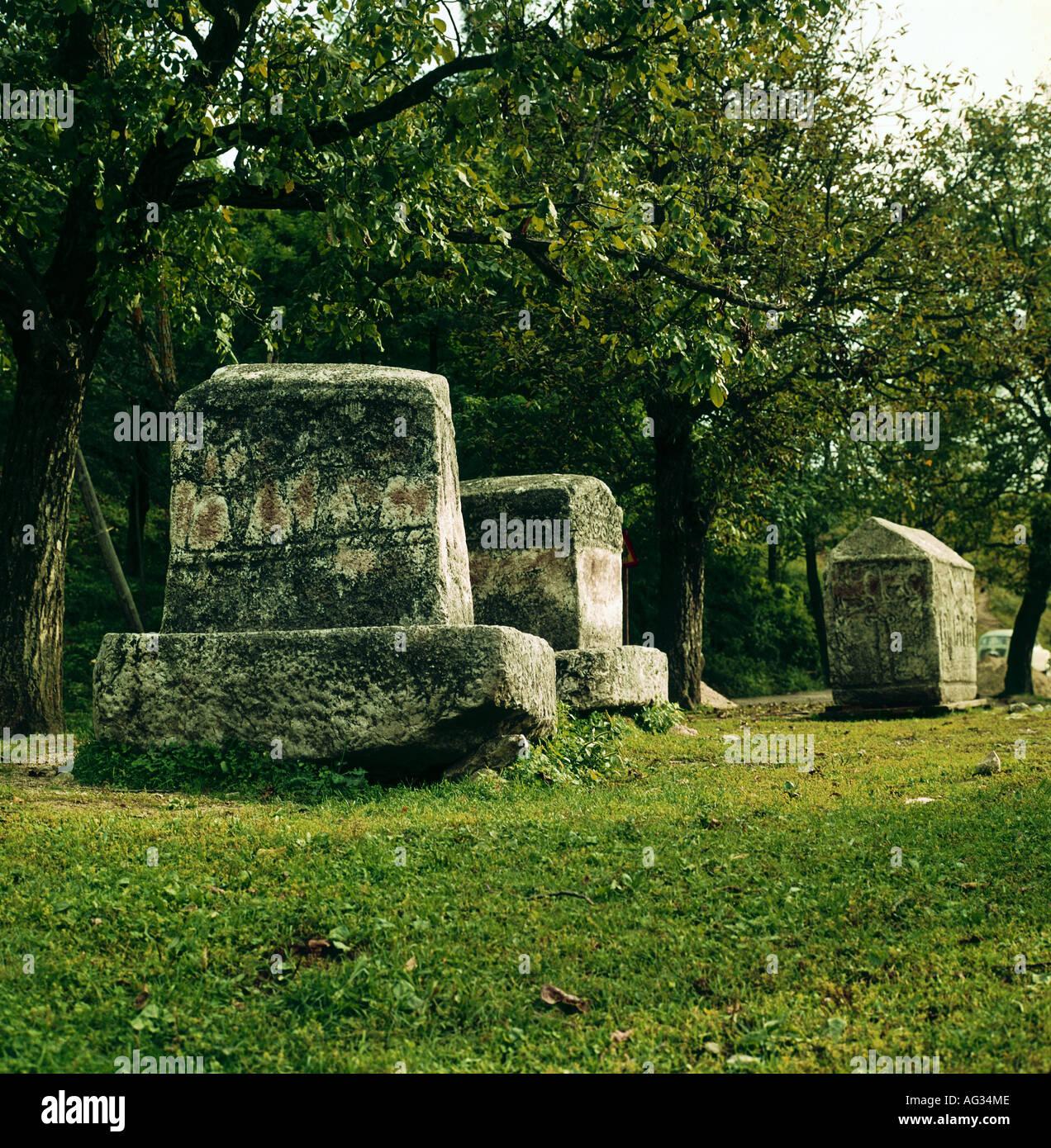The middle ages tombs hi-res stock photography and images - Alamy