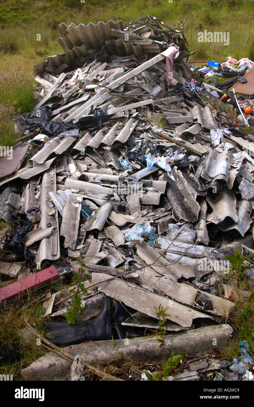 Asbestos fly tipping hi-res stock photography and images - Alamy