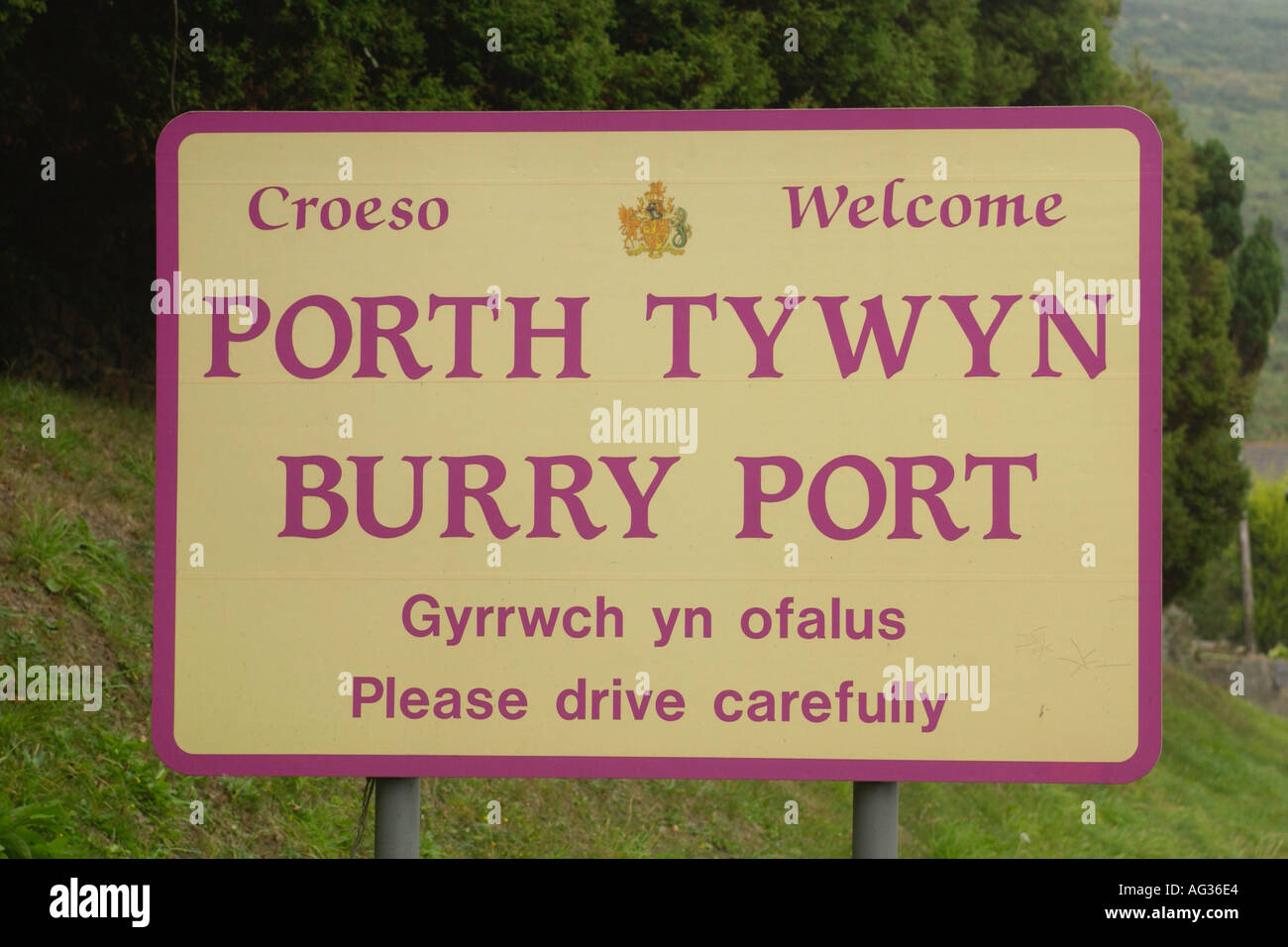 Roadside bilingual Welsh English language Welcome sign outside the ...
