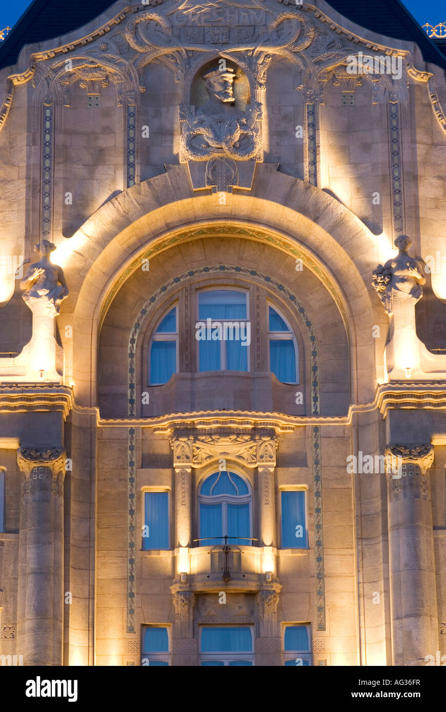 Gresham palace palota building hi-res stock photography and images - Alamy