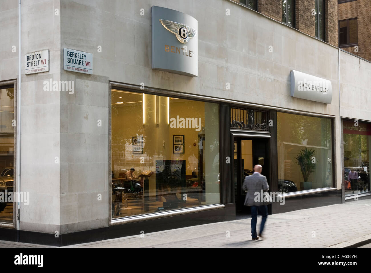 The Bentley car showroom in London England Stock Photo - Alamy