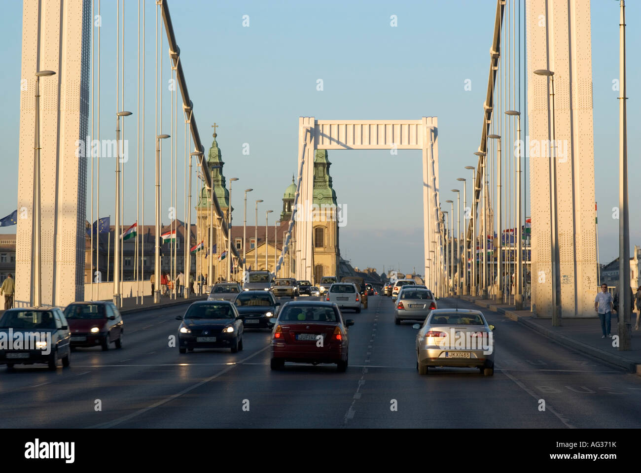 Traffic on bridge in budapest hi-res stock photography and images - Alamy