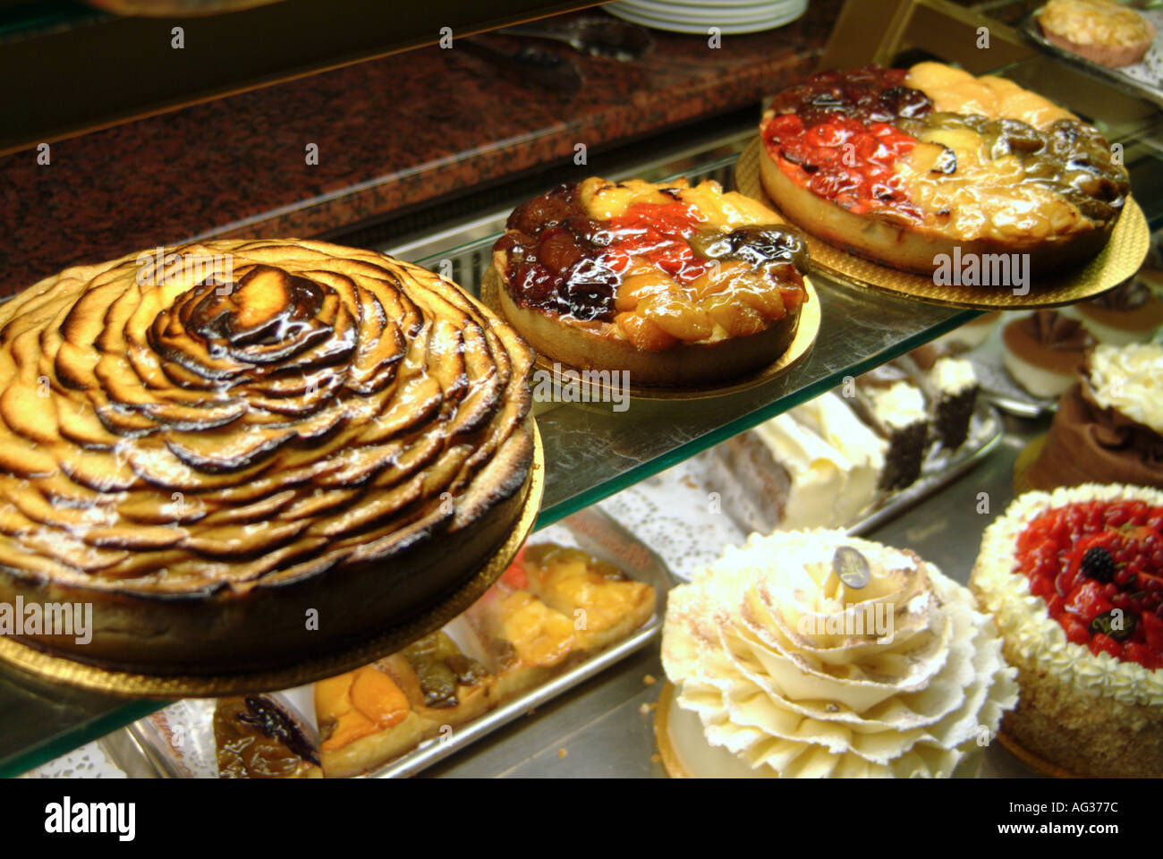 Cakes in patisserie window Stock Photo - Alamy