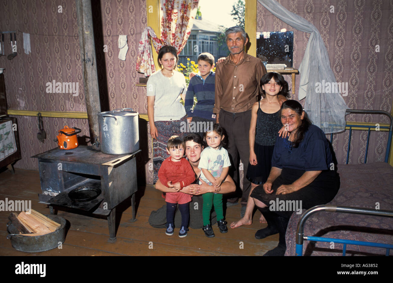 Family bed overcrowded hi-res stock photography and images - Alamy