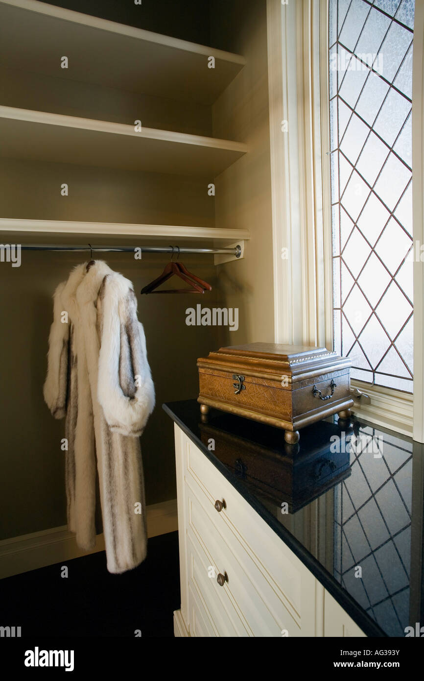 Walk in closets hi-res stock photography and images - Alamy