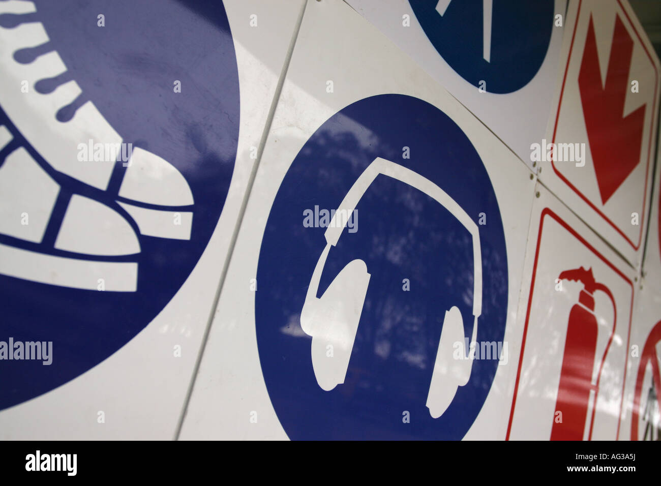 Construction warning line hi-res stock photography and images - Alamy