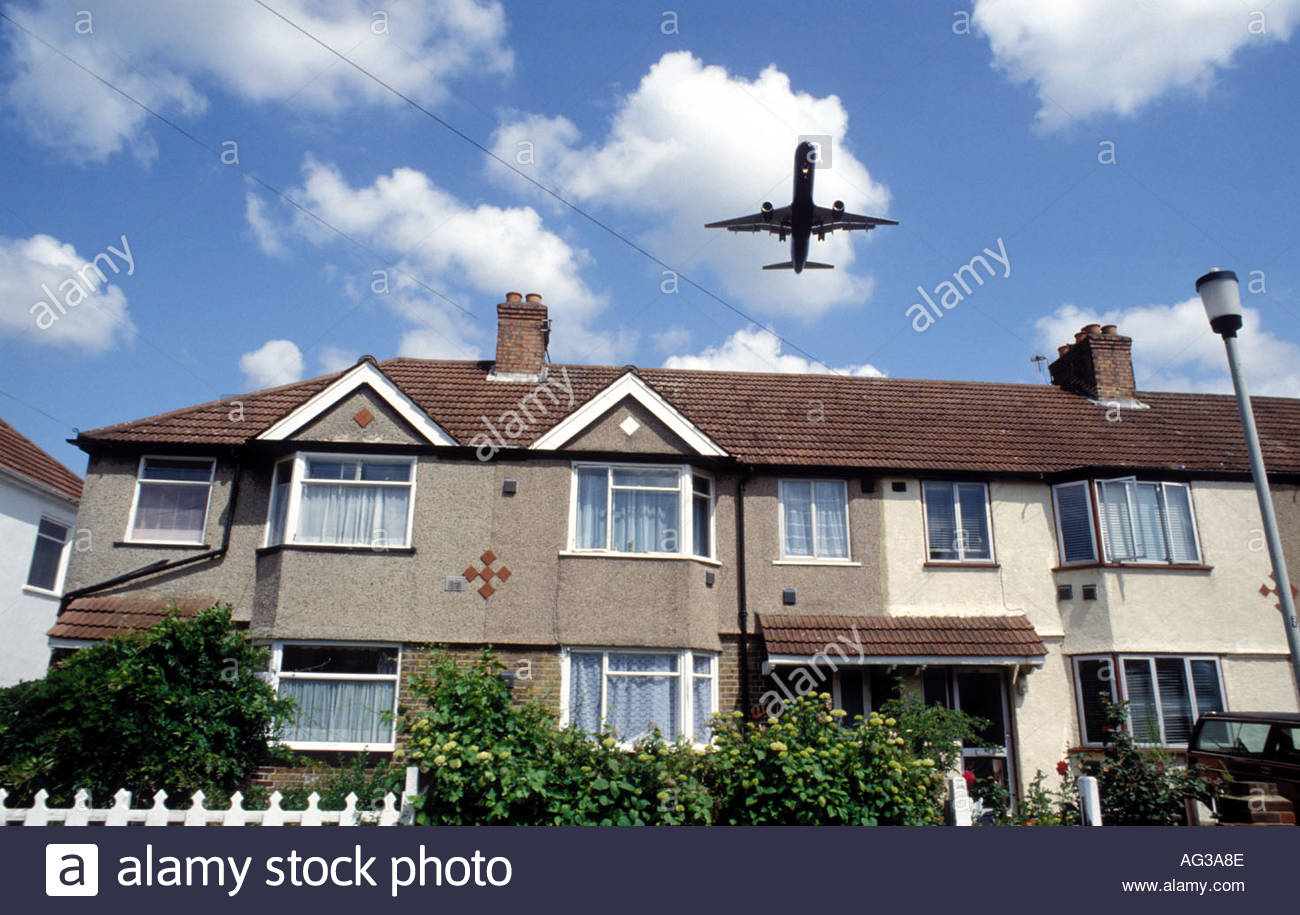 Plane Flying Over Houses Heathrow Stock Photos & Plane Flying Over ...