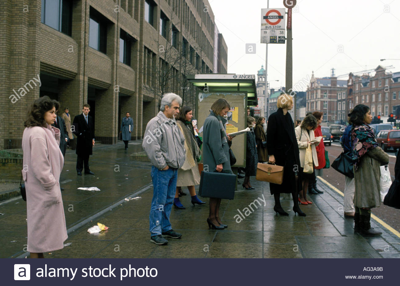 London Bus Stop Queue Stock Photos & London Bus Stop Queue Stock Images ...