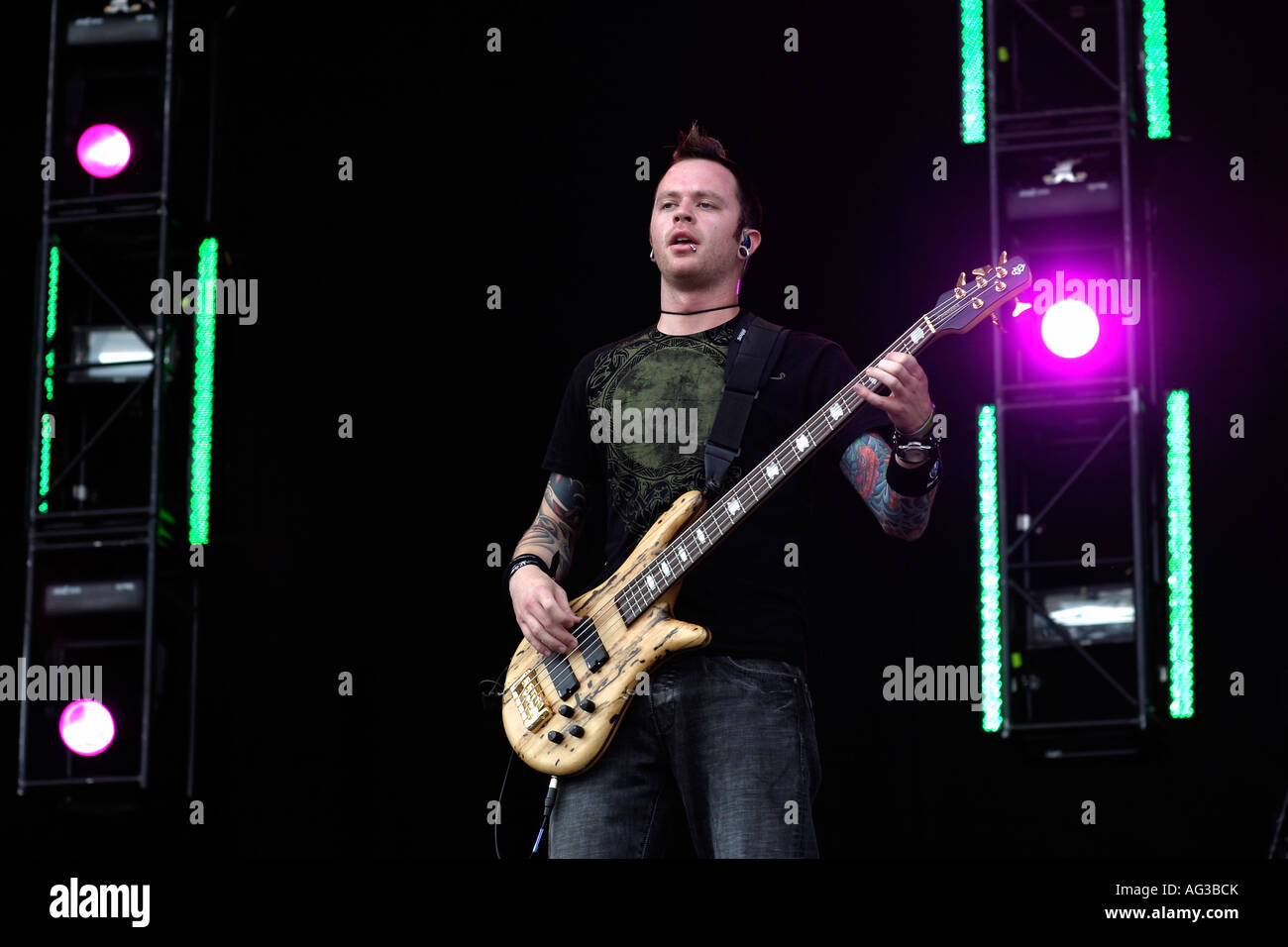 Rock guitarist hi-res stock photography and images - Alamy