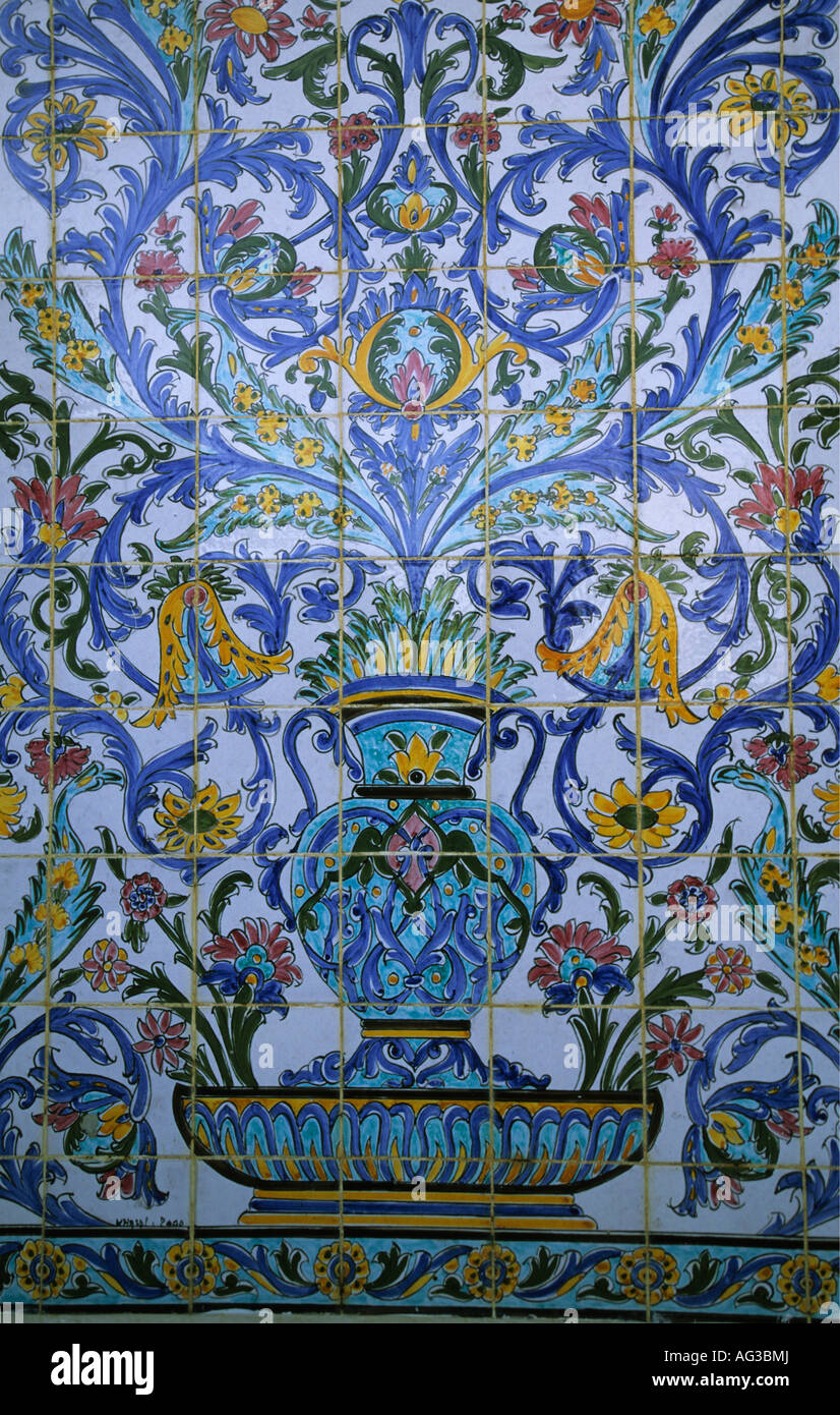 Algeria Algiers Mural painted on wall Stock Photo - Alamy