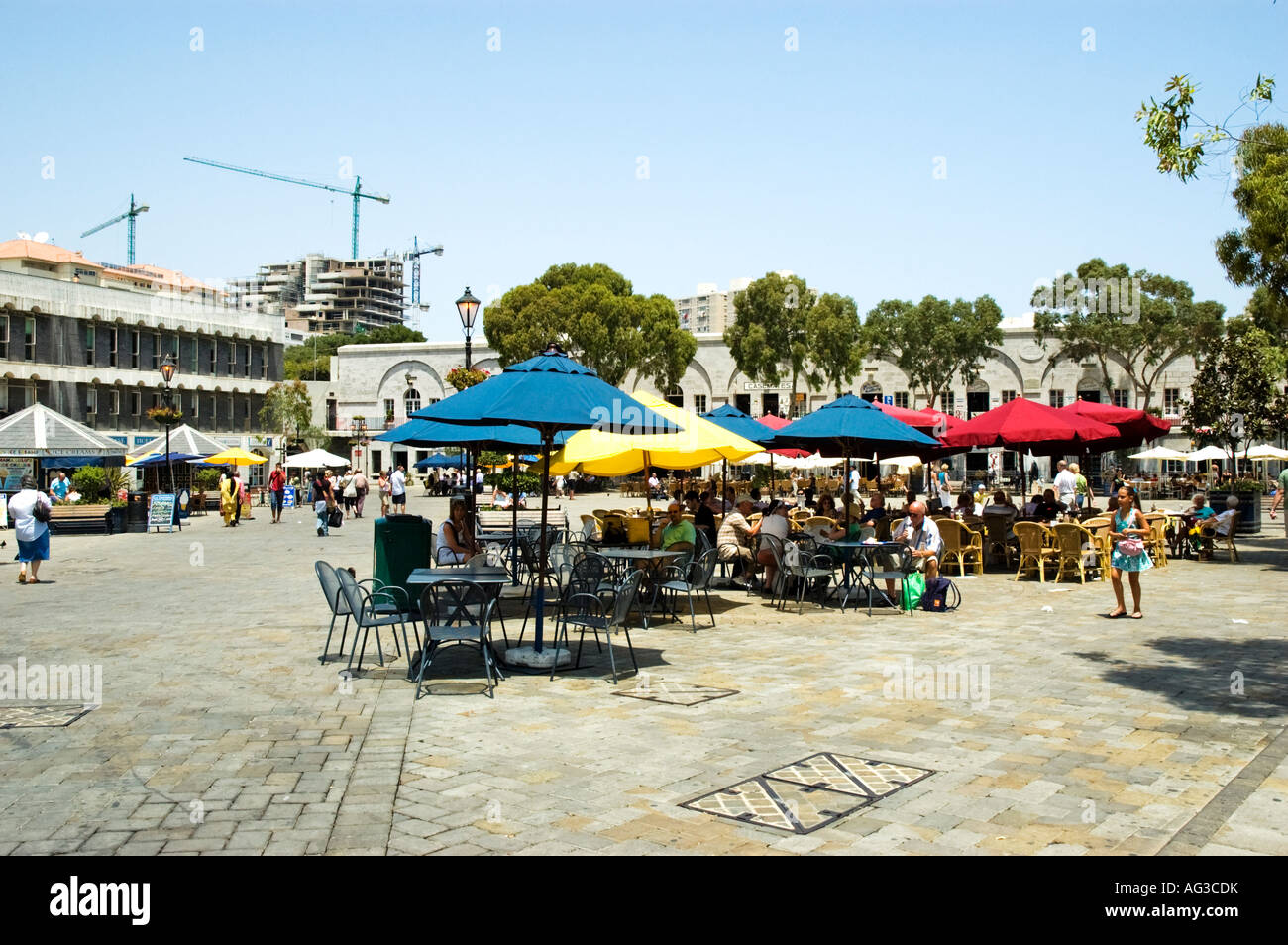 People shopping and dining in Grand Casemates Square, Gibraltar Stock ...