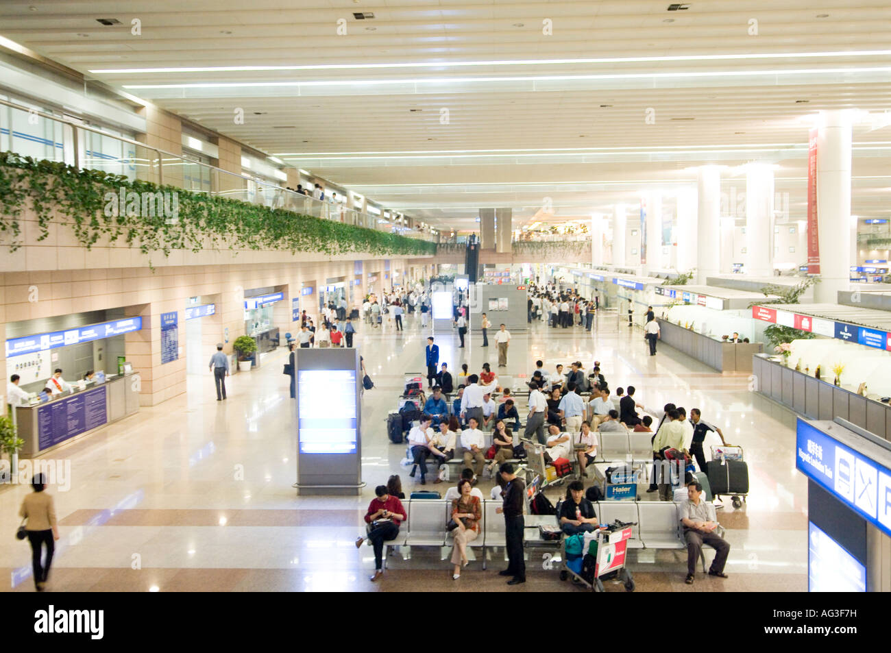 Interior of Pudong International Airport in Shanghai Stock Photo - Alamy