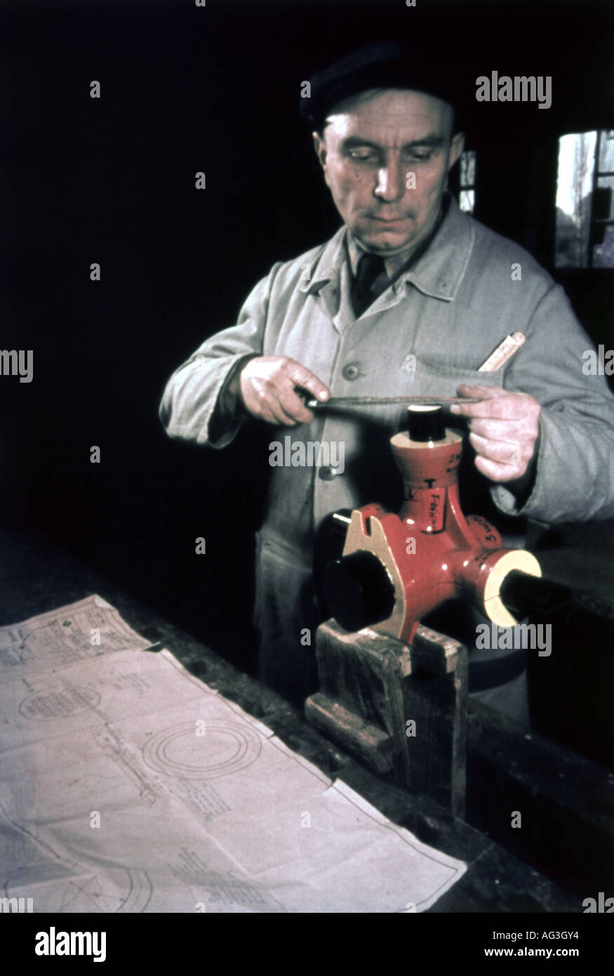 Toolmaker hi-res stock photography and images - Alamy