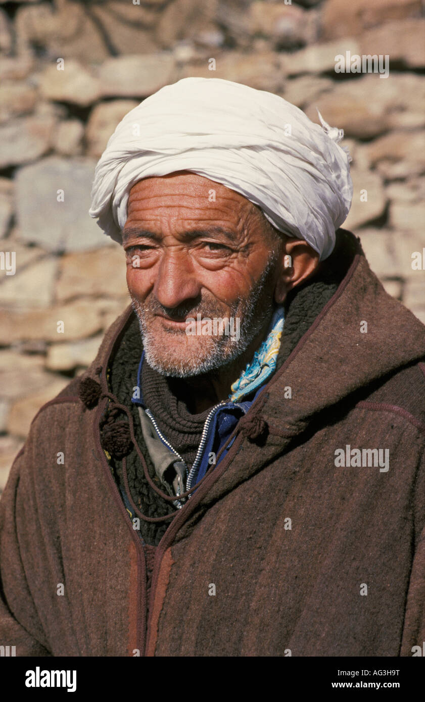 Algeria near Biskra Senior man of Berber tribe wearing turban Stock ...
