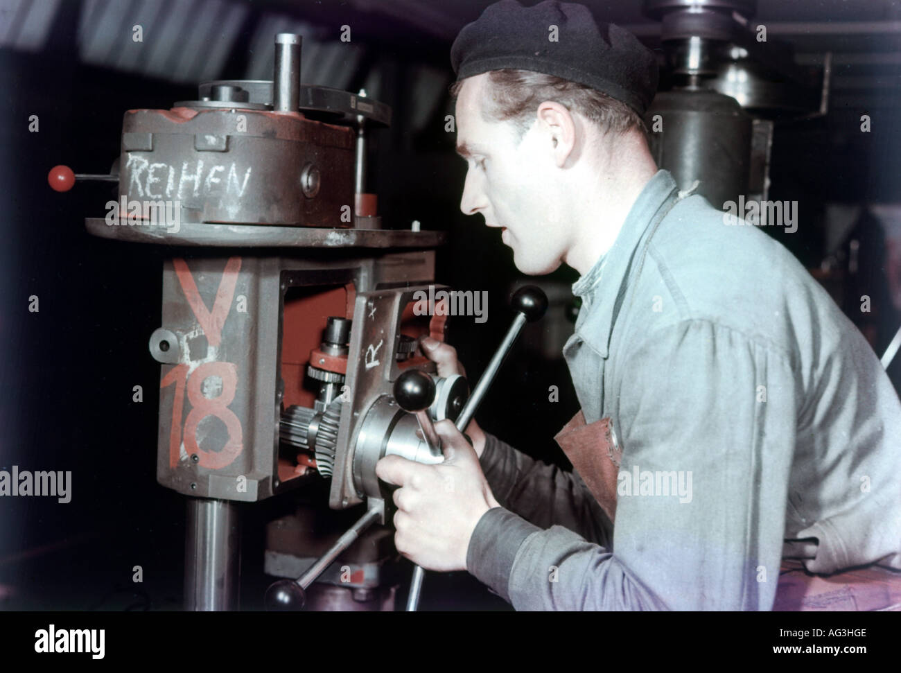 Cogwheels 1950s hi-res stock photography and images - Alamy